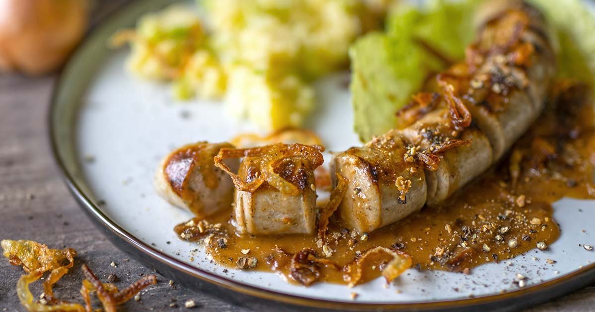 Thüringer Rostbratwurst mit Kartoffelbrei und Wirsing